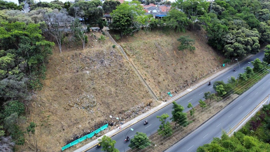 Hay que señalar que, la capa natural de los taludes no solo enriquecen ...
