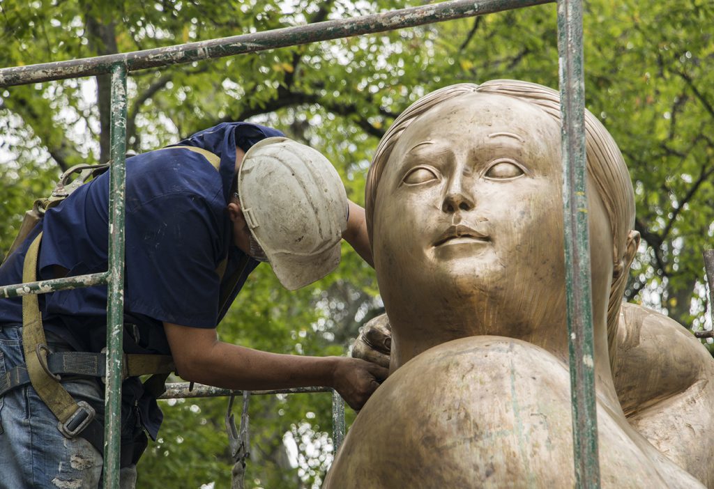 La escultura del maestro Fernando Botero, titulada ‘Mujer de Pie ...