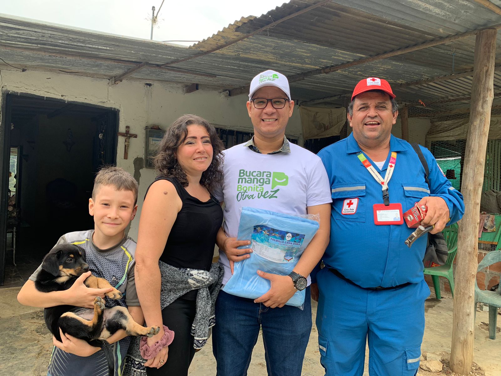 Avanza entrega de toldillos como estrategia de protección contra el dengue